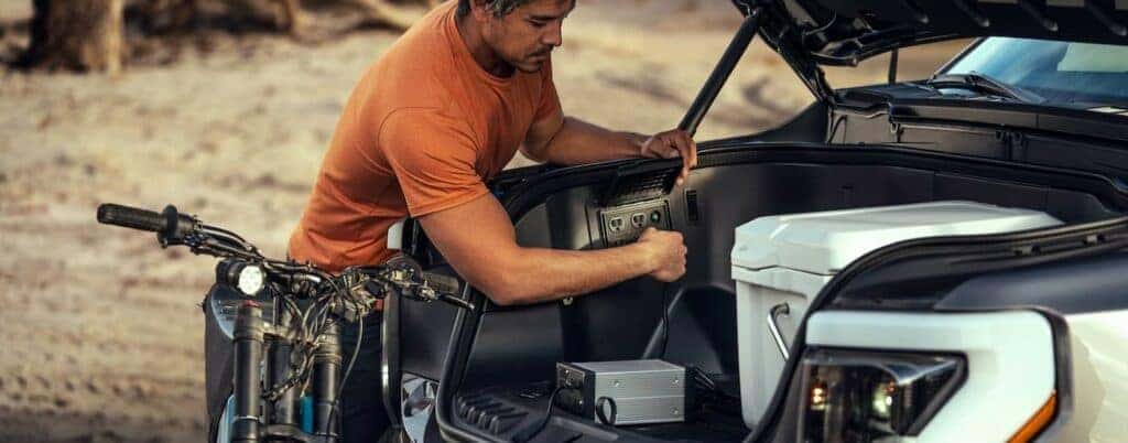 2024 Ford F-150 Lightning vs 2024 Tesla Cybertruck | Trucks for Sale