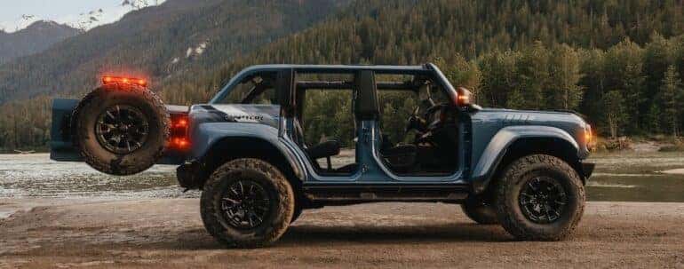 2025 Ford Bronco vs 2025 Toyota 4Runner