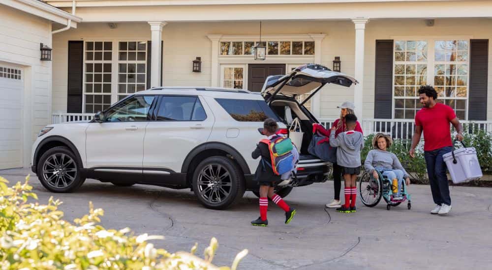 2026 Ford Explorer vs 2026 Toyota Highlander: Which Three-Row SUV Fits ...